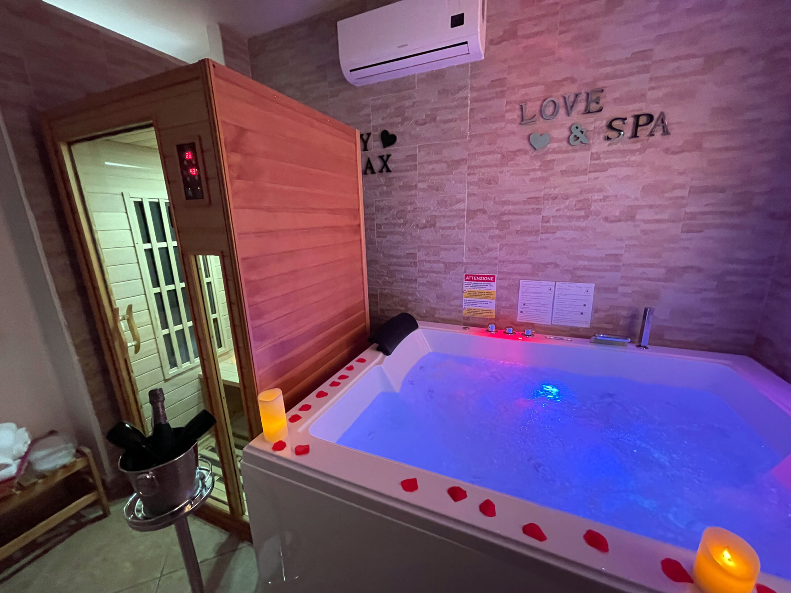 Suite con Spa privata MAXI: minipiscina idromassaggio, sauna!